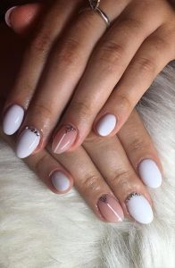 Hottest Short almond nails full of design sense suitable for creation ...