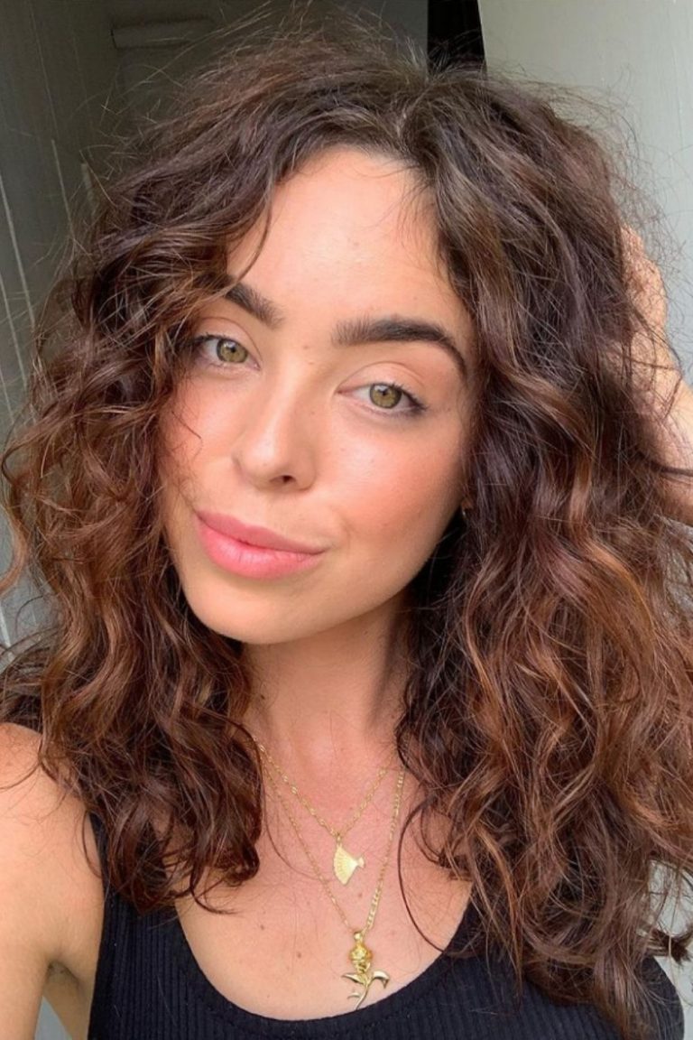 How To Get Beach Wavy Hairstyles 2021 For Women?