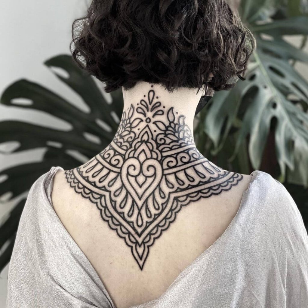 35 Pretty Neck Tattoos For Women To Be Cool - Mycozylive.com