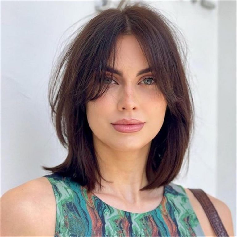 38 Perfect Hairstyles to Cover Up Your Big Forehead for Delicate Look