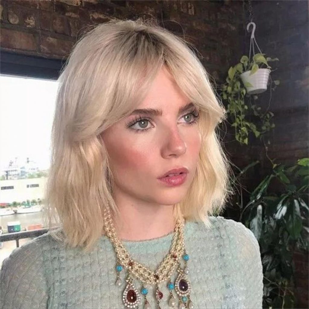 38 Perfect Hairstyles to Cover Up Your Big Forehead for Delicate Look