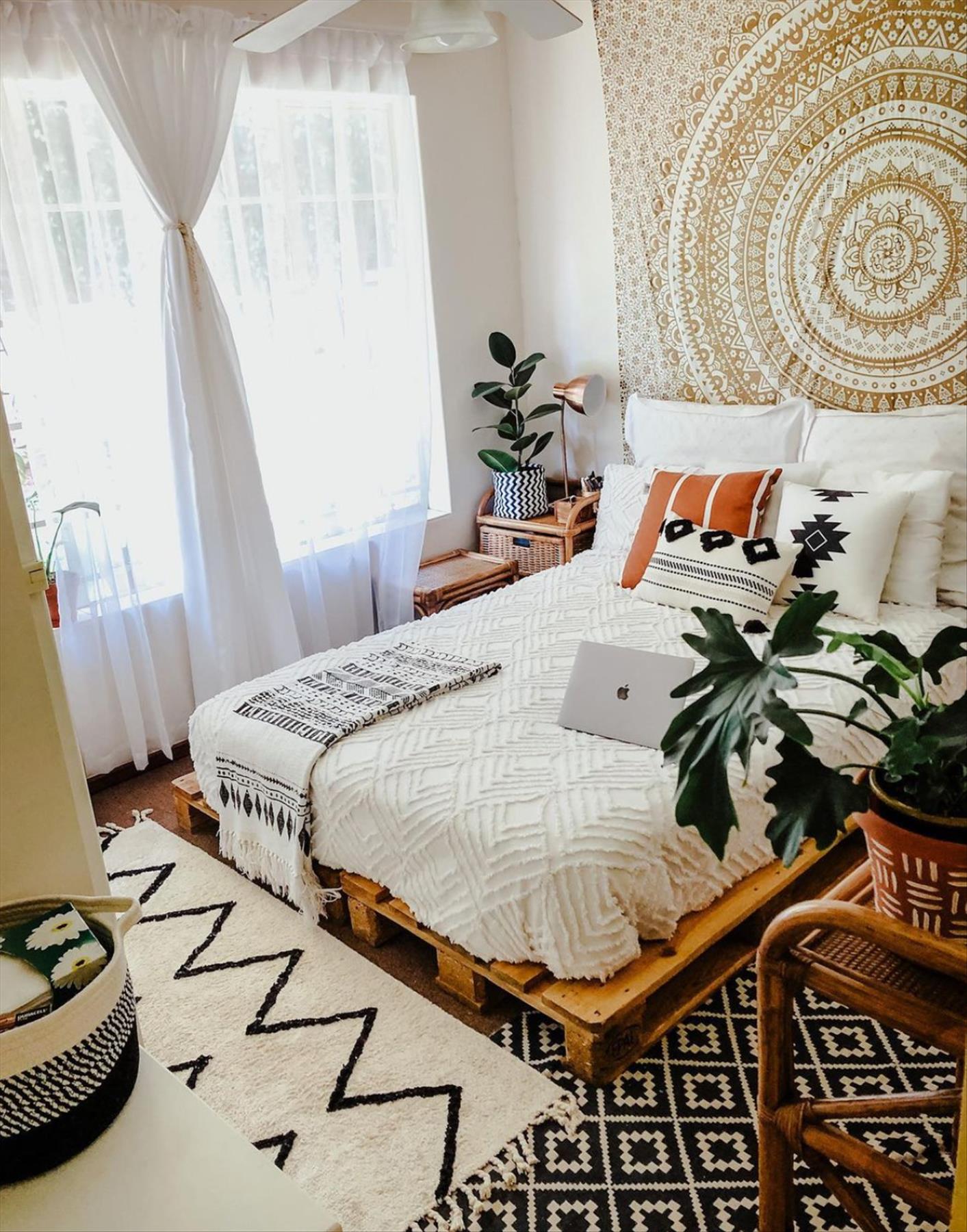 25 Creative Hanging Bed Design Ideas for Romantic Space