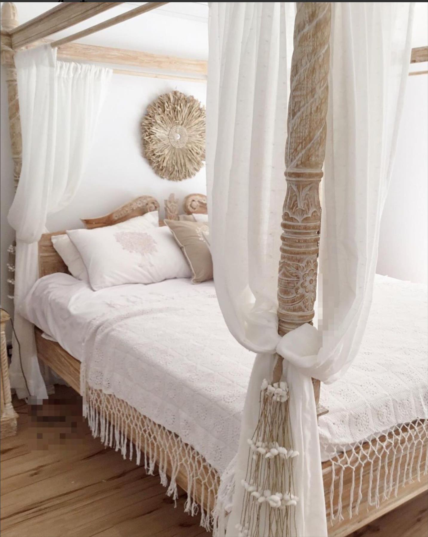 25 Creative Hanging Bed Design Ideas for Romantic Space