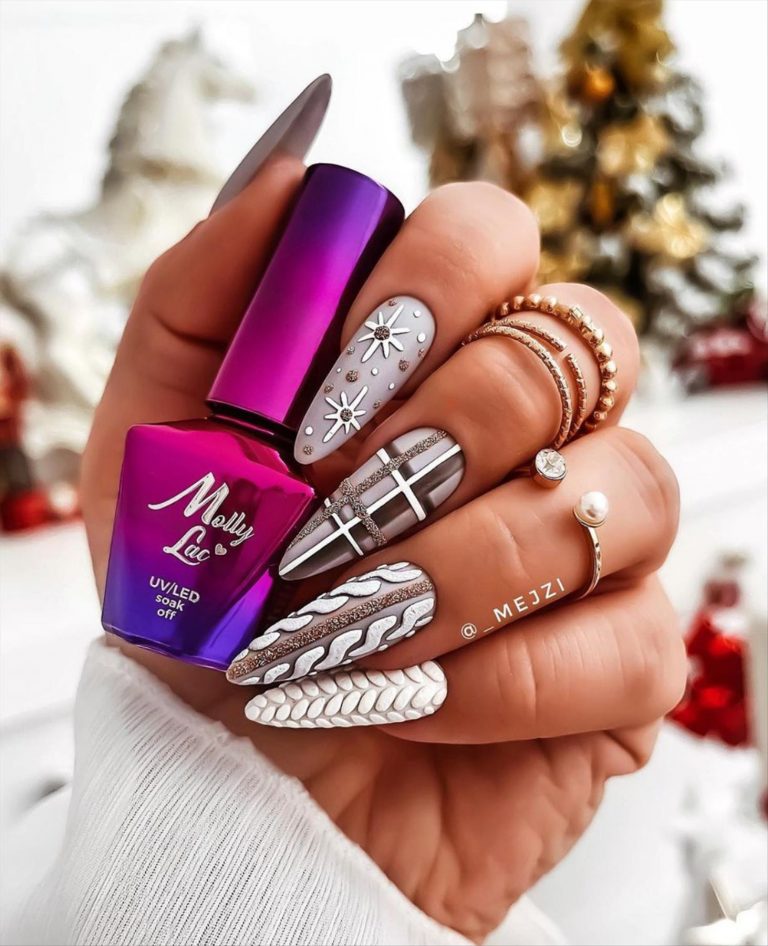 34 Best Short Christmas nails design 2021 with almond nail shapes