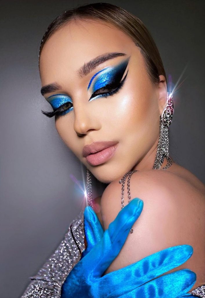 40 Dreamy Blue Eyeshadow Makeup Looks For Every Eye Color
