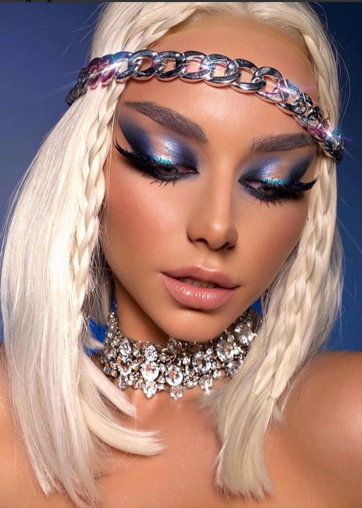 40 Dreamy Blue Eyeshadow Makeup Looks For Every Eye Color