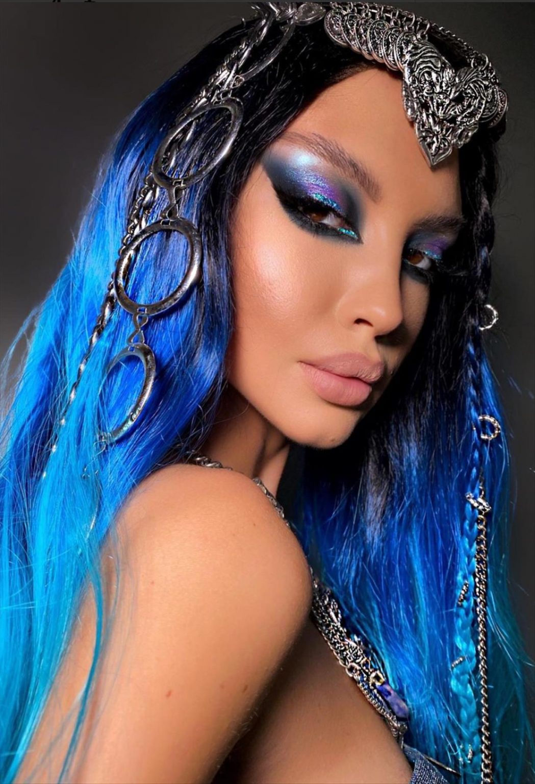 40 Dreamy Blue Eyeshadow Makeup Looks For Every Eye Color