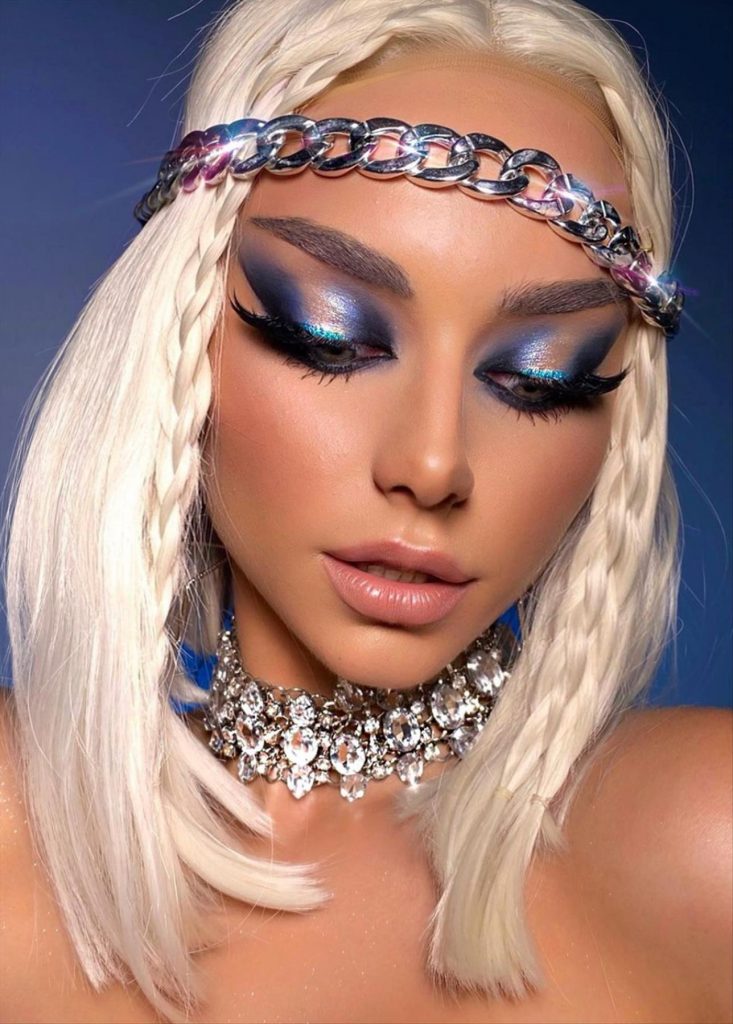 40 Dreamy Blue Eyeshadow Makeup Looks For Every Eye Color