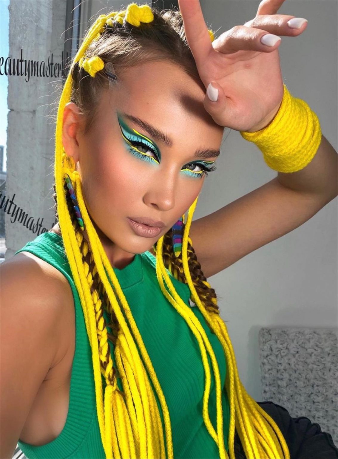 40 Dreamy Blue Eyeshadow Makeup Looks For Every Eye Color