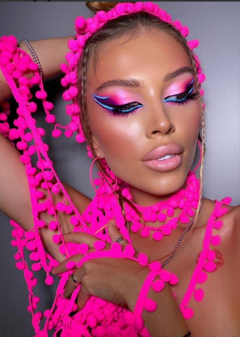 40 Dreamy Blue Eyeshadow Makeup Looks For Every Eye Color - Page 2 of 2