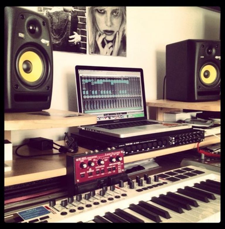 30 Cool Home Music Studio Decoration Ideas & Inspiration