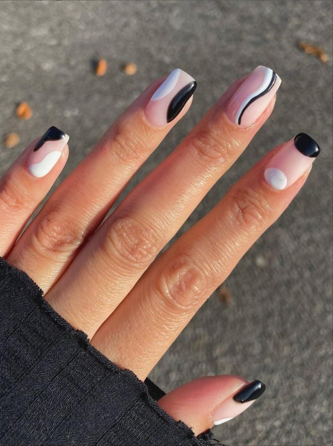 32 Trendy minimalist nails art for spring manicures - Mycozylive.com