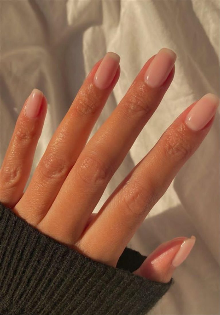 32 Trendy minimalist nails art for spring manicures - Mycozylive.com