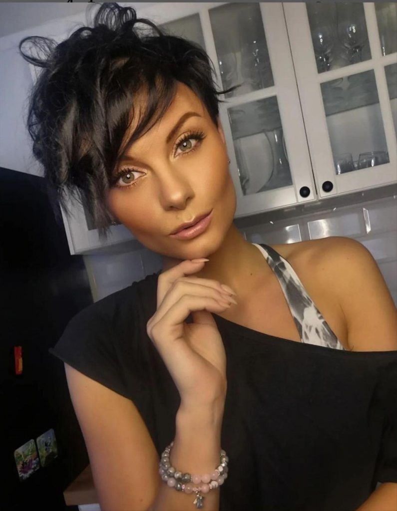 32 Bold Short Asymmetrical Pixie Cuts with Bangs Hard To Resist