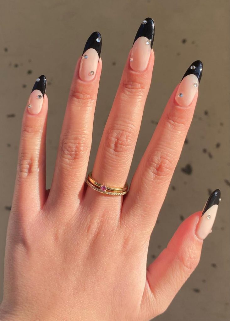 30 Trendy french tip nails to bring another dimension to your manicure