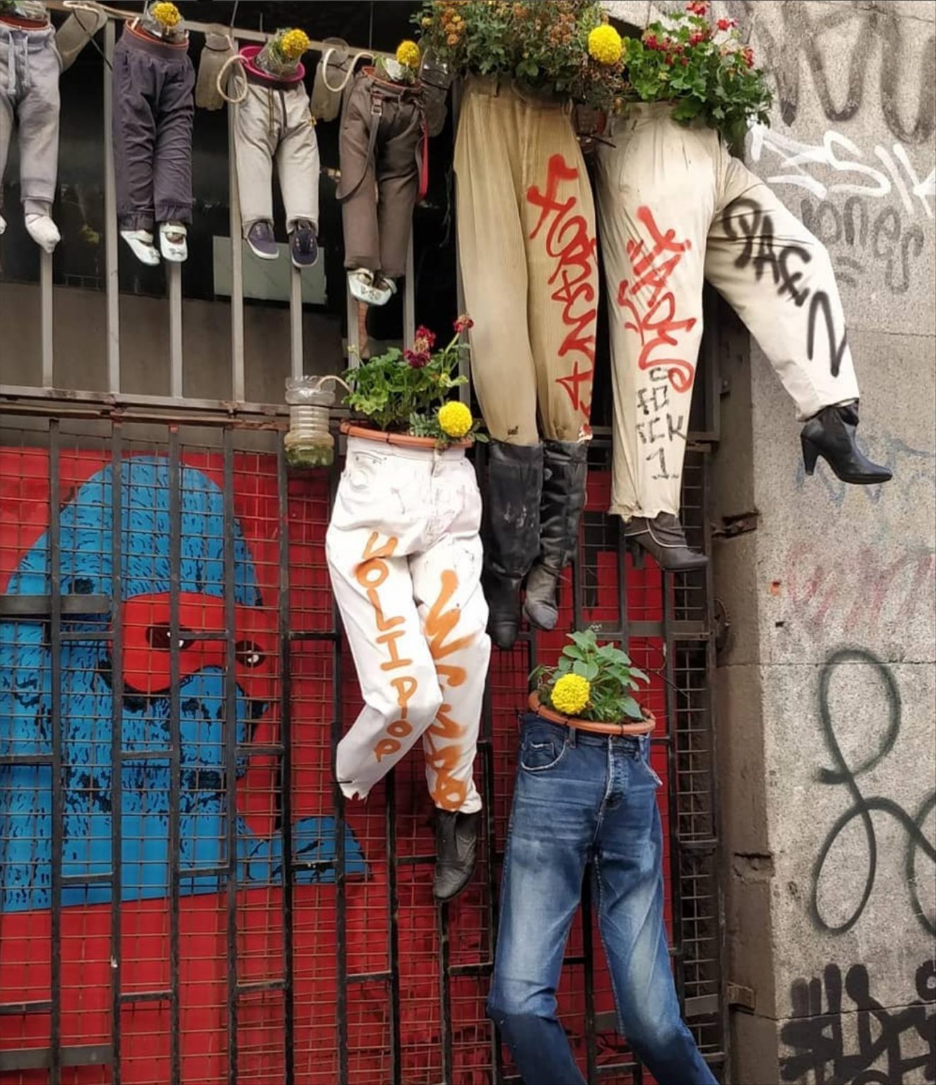 30 DIY plants in shoes: Recycled Footwear makes a Great Garden Planter