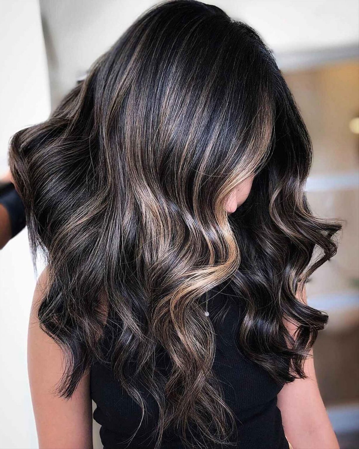 30 Best ways to wear highlights for black hair - Mycozylive.com