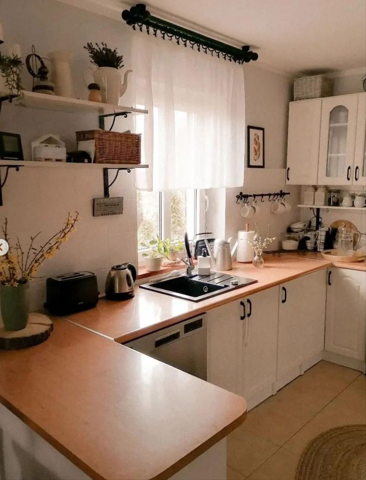 28 Simple and Modern Summer Kitchen Decoration Ideas