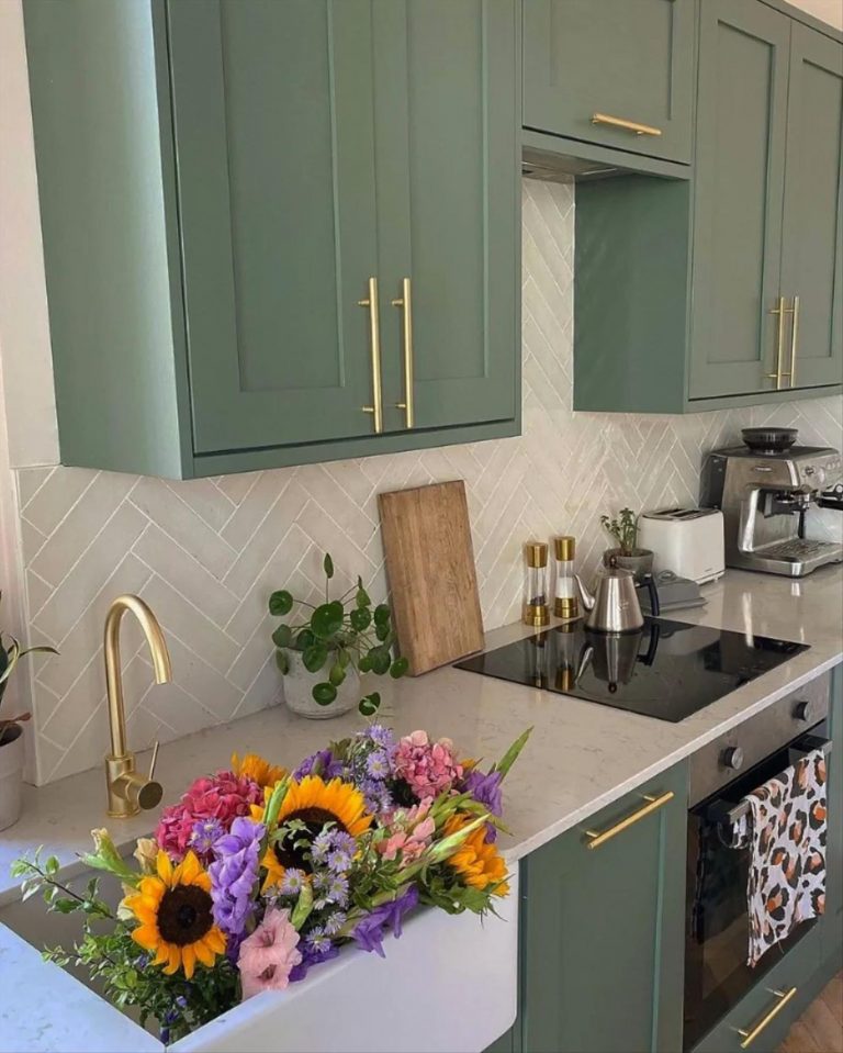 28 Simple and Modern Summer Kitchen Decoration Ideas