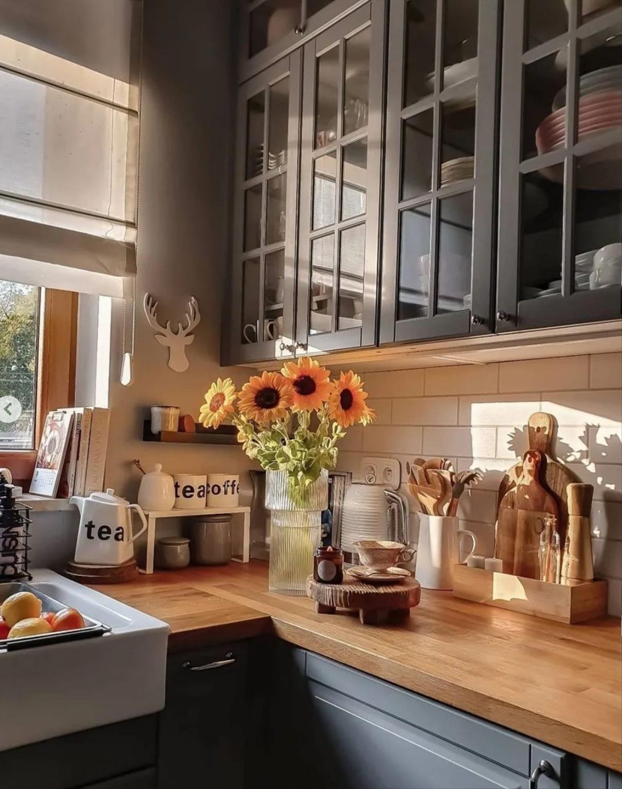 28 Simple and Modern Summer Kitchen Decoration Ideas