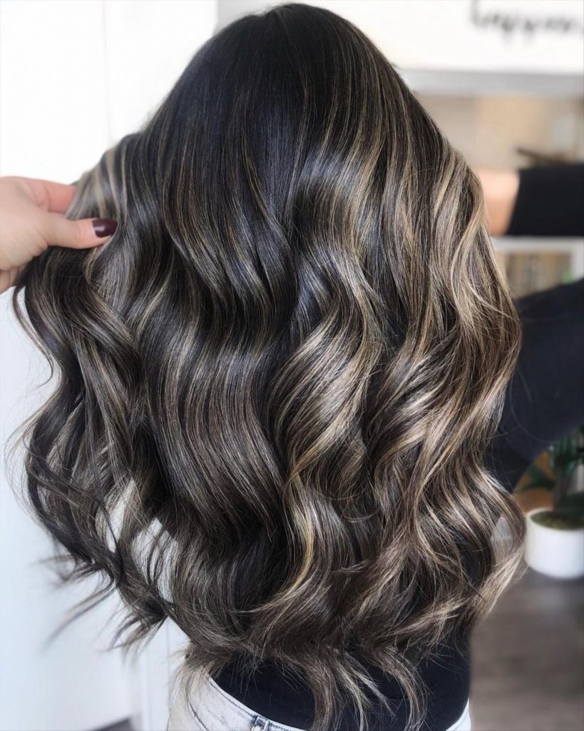 30 Best ways to wear highlights for black hair - Mycozylive.com