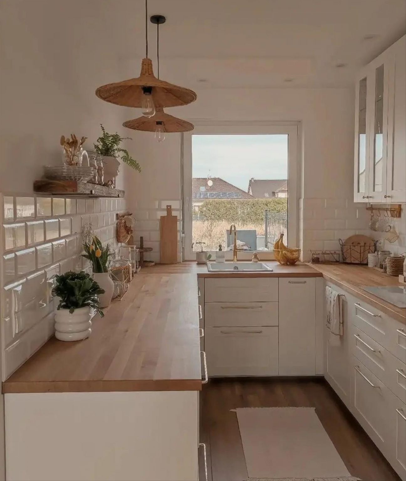 28 Simple and Modern Summer Kitchen Decoration Ideas