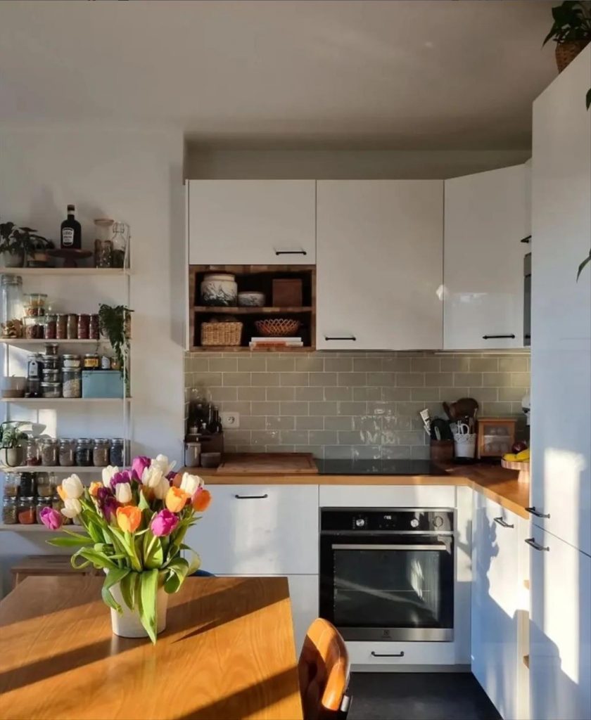 28 Simple and Modern Summer Kitchen Decoration Ideas