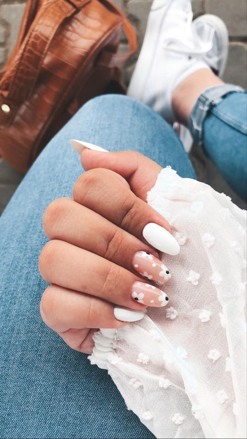 36 Best Graduation Nail Designs Perfect For Your Big Day