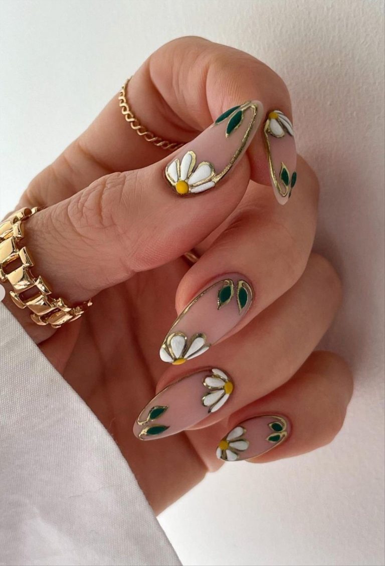 36 Best Graduation Nail Designs Perfect For Your Big Day