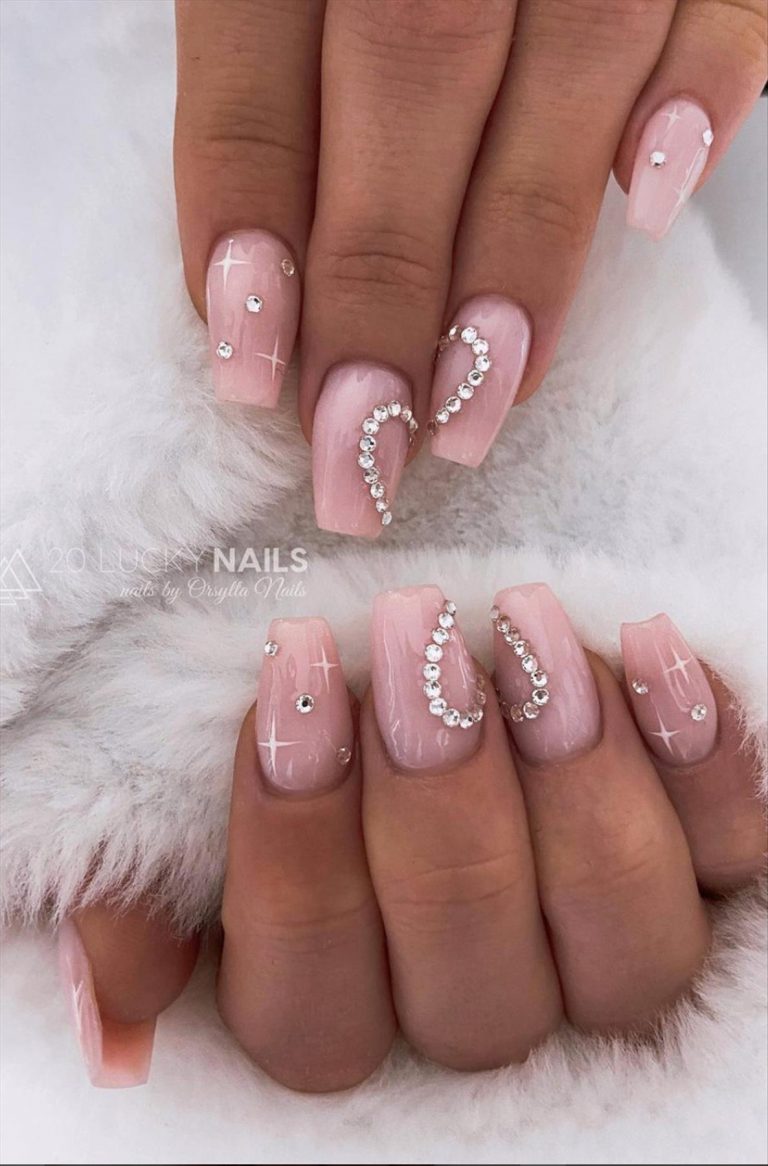 36 Best Graduation Nail Designs Perfect For Your Big Day
