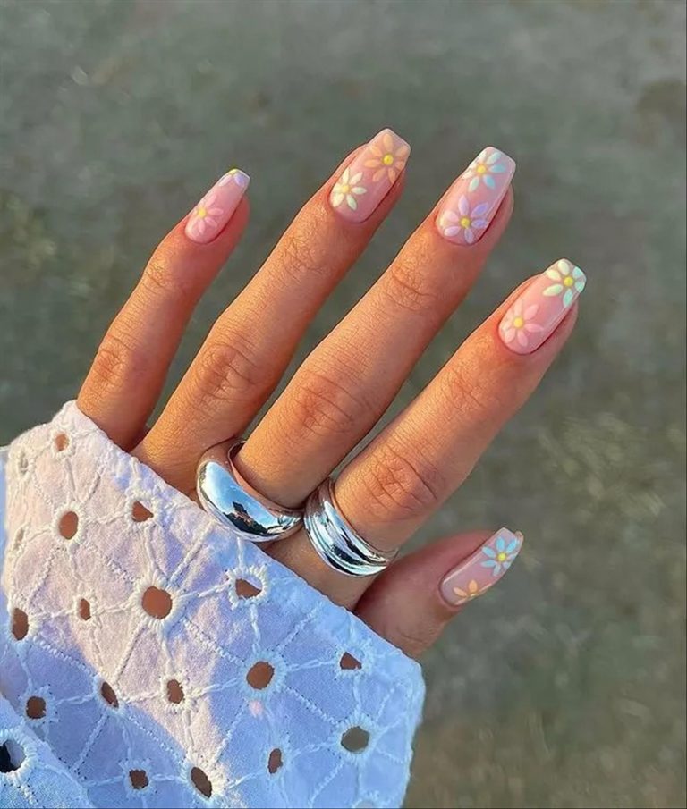 36 Best Graduation Nail Designs Perfect For Your Big Day