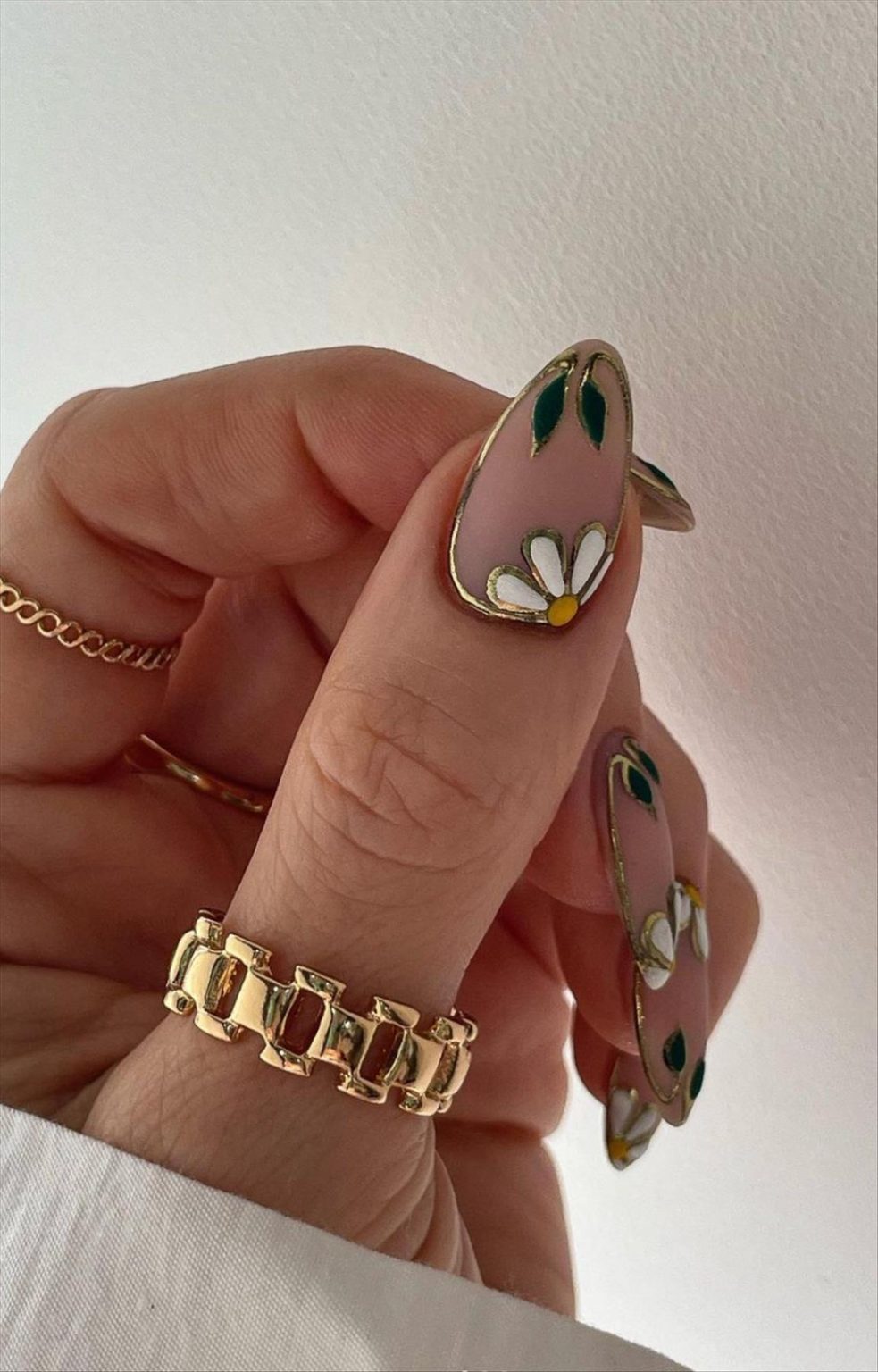 36 Best Graduation Nail Designs Perfect For Your Big Day