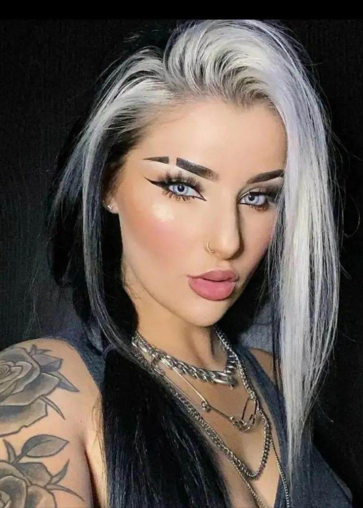 36 Attractive Money Piece Hair With Face-Framing Highlights