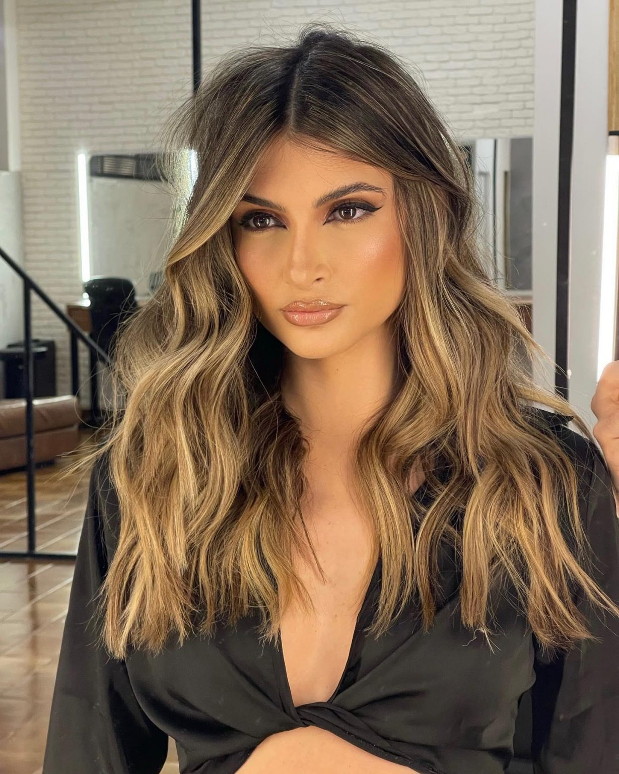 32 perfect Medium Length Haircut for Women to balance 2023