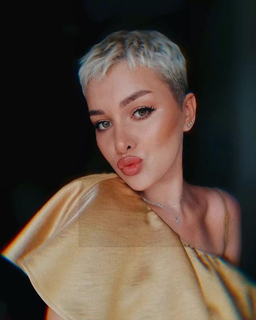 30+ Ash-blonde short pixie haircuts for women to be cool - Mycozylive.com