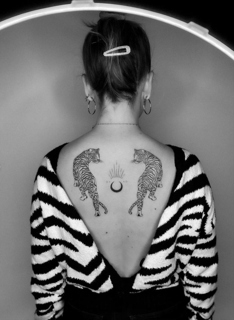 26 Unique and Charming Back Tattoo Designs for Women