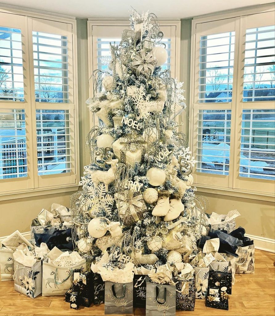 47 Stunning Christmas Tree Decor Ideas To Try Out For 2023