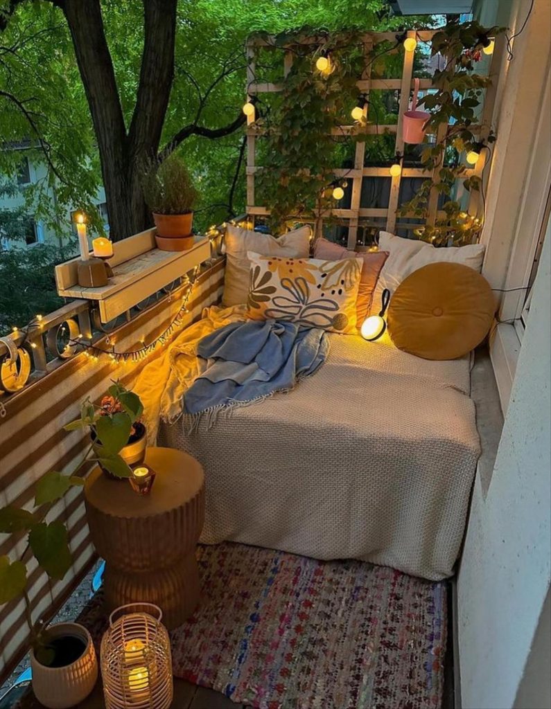 22 Bohemian Balcony Decoration Ideas For Small Space - Mycozylive.com
