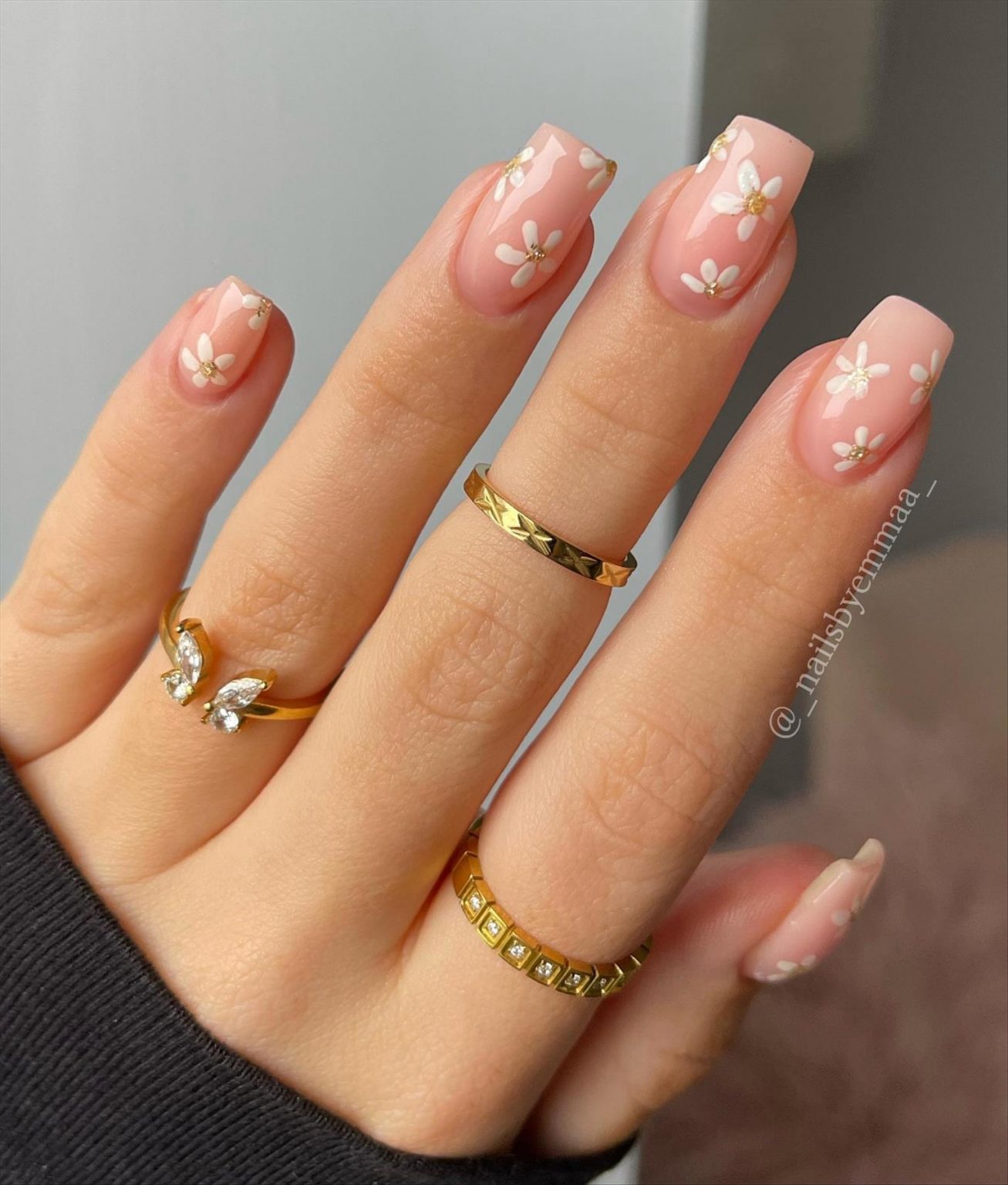 43 Trendy Spring flower nails 2024 trends you'll love - Mycozylive.com