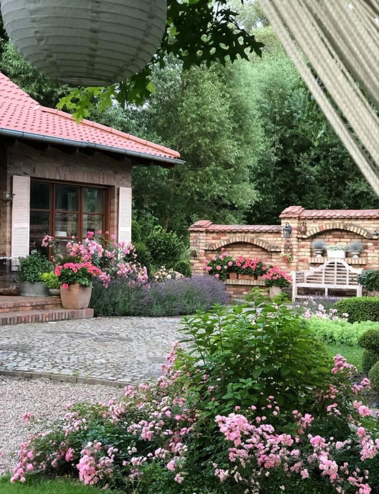 26 Fresh Spring Garden decoration ideas and tips - Mycozylive.com