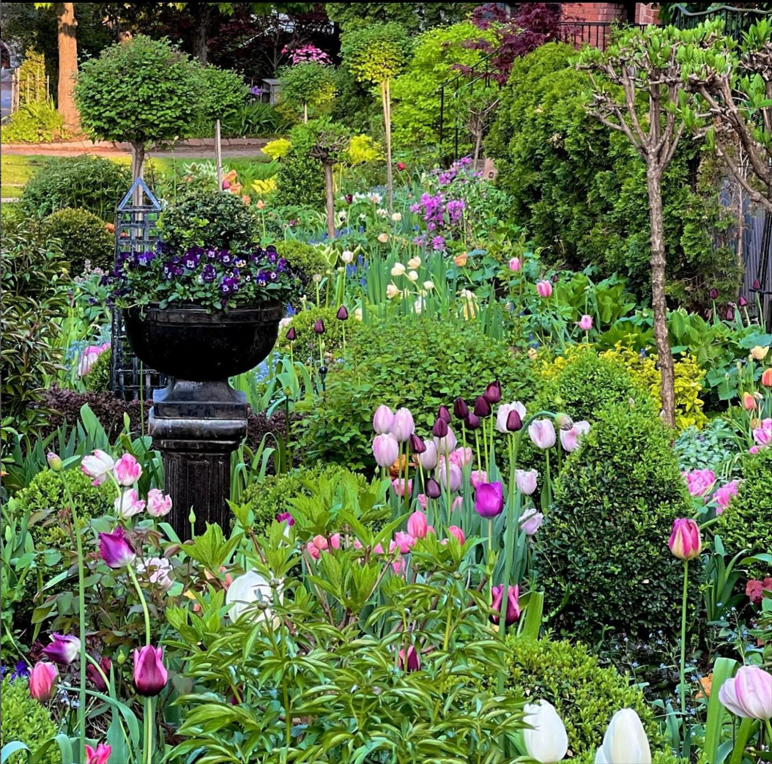 26 Fresh Spring Garden decoration ideas and tips - Mycozylive.com