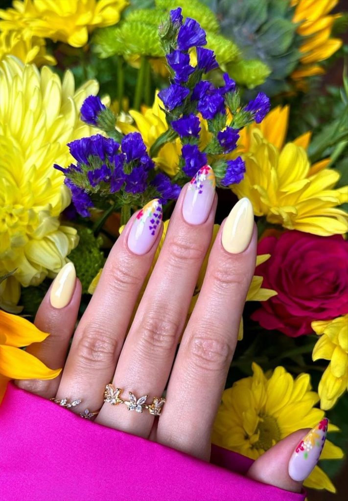 66 Trendy Spring Flower Nail Art for 2024 - Page 2 of 5 - Mycozylive.com