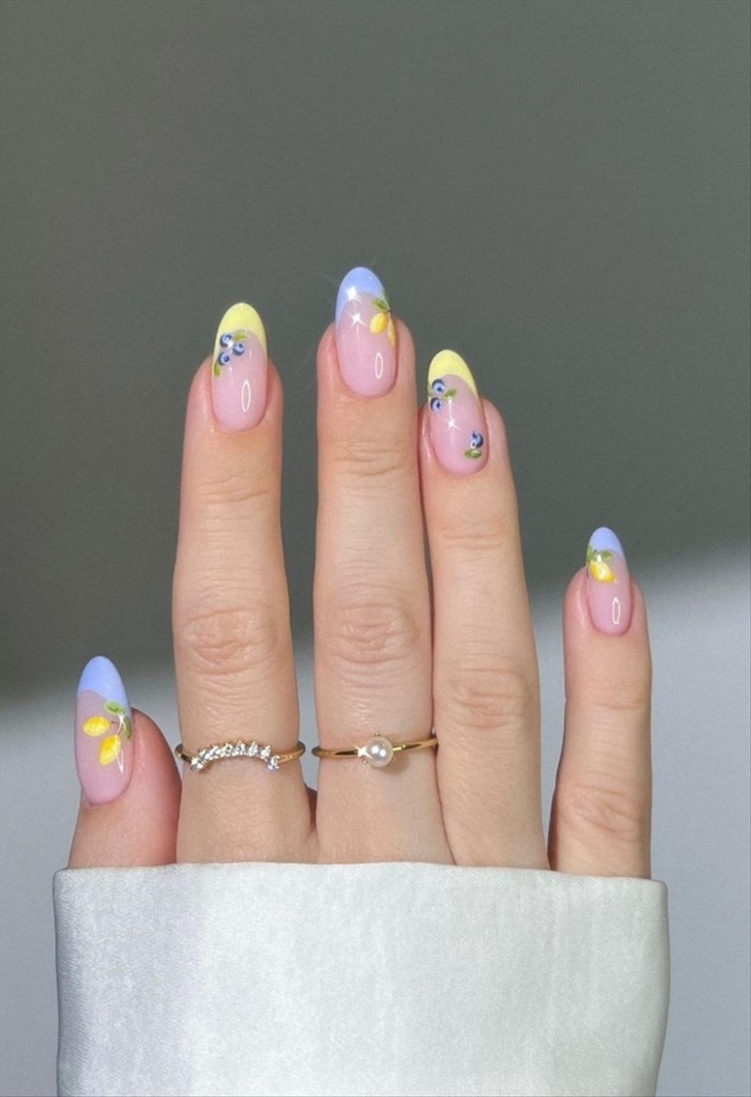 42 Chic short almond nails for summer manicures 2024 - Mycozylive.com