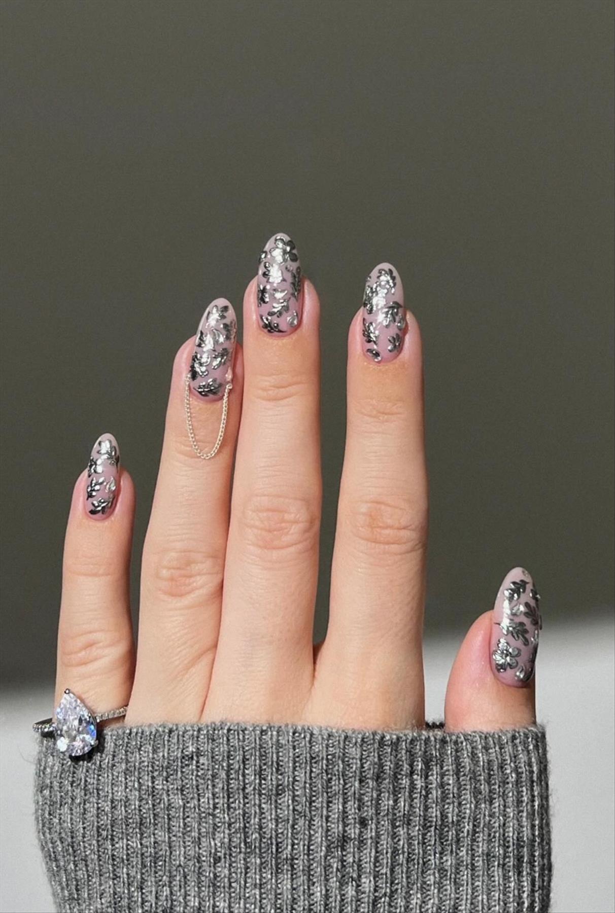 42 Chic short almond nails for summer manicures 2024 - Mycozylive.com