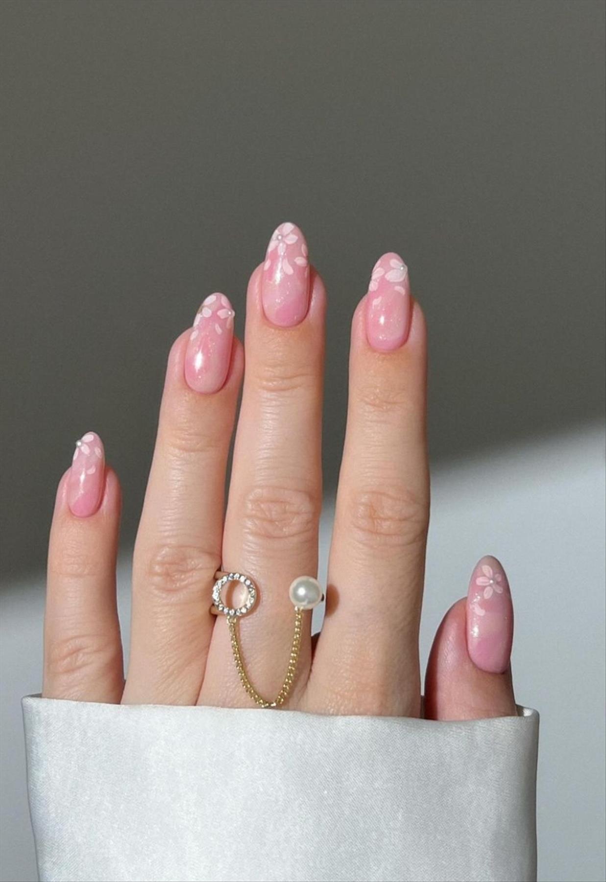 42 Chic short almond nails for summer manicures 2024 - Mycozylive.com