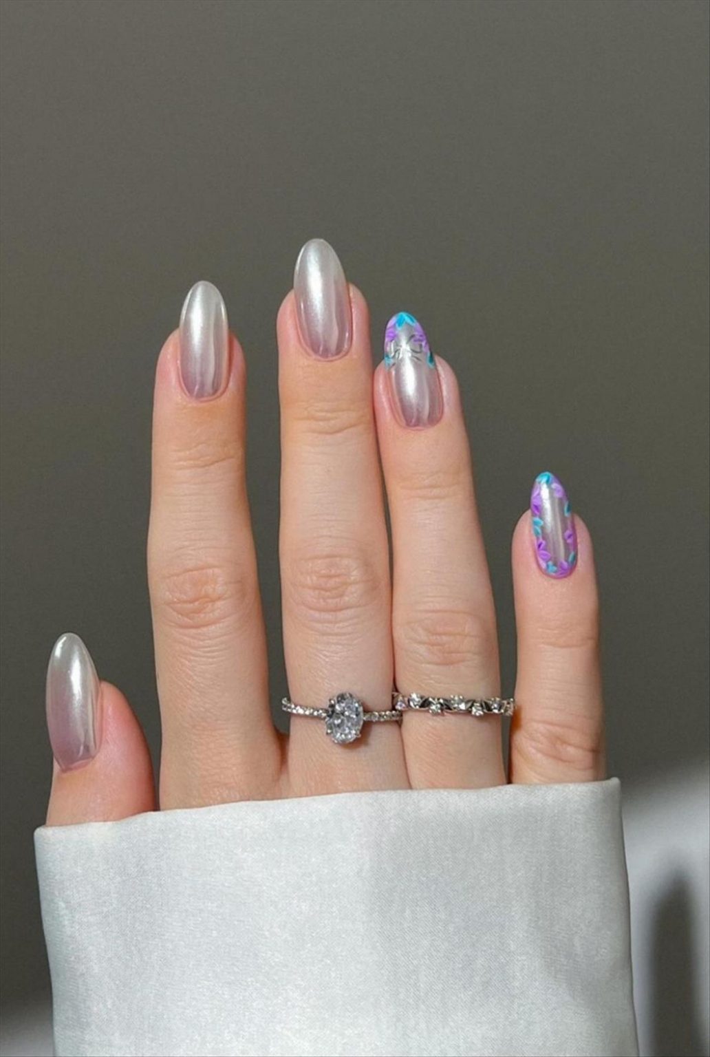 42 Chic short almond nails for summer manicures 2024 - Mycozylive.com