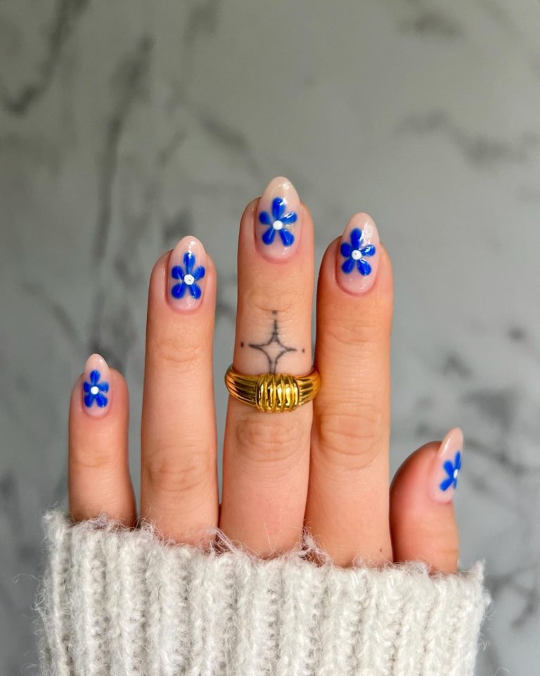 Short French Tip Nails: Trendy, Classy & Easy Nail Ideas for 2025