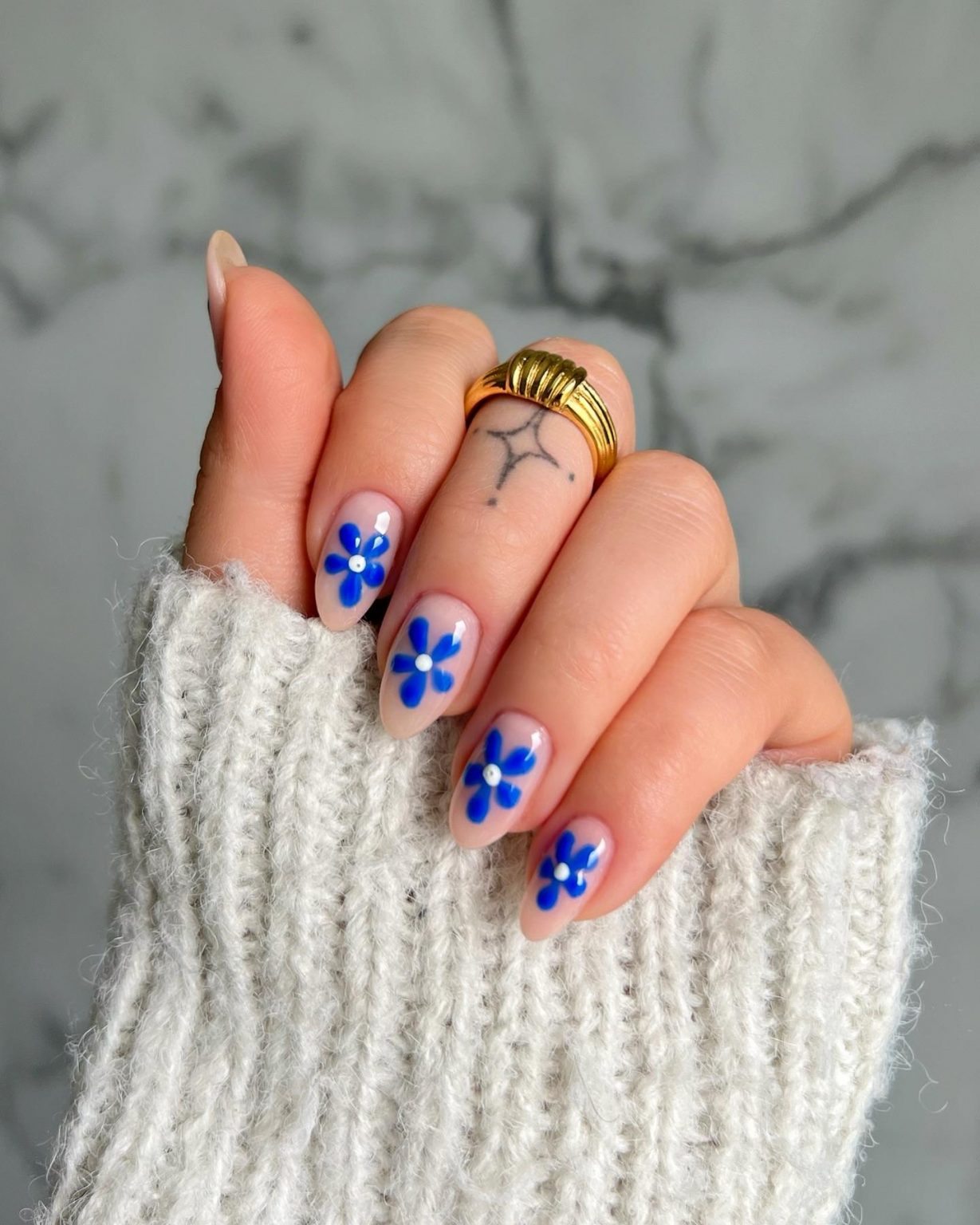 Short French Tip Nails: Trendy, Classy & Easy Nail Ideas for 2025